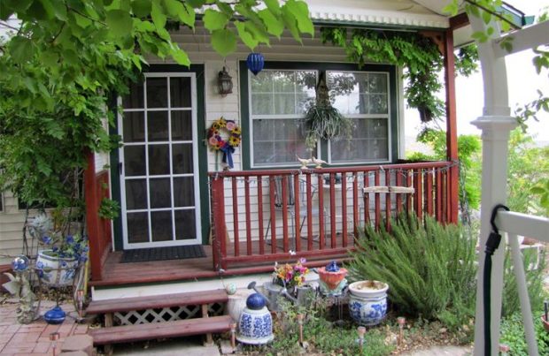 9 Haunted Houses That You Can Rent | Newark Airport Long Term Parking